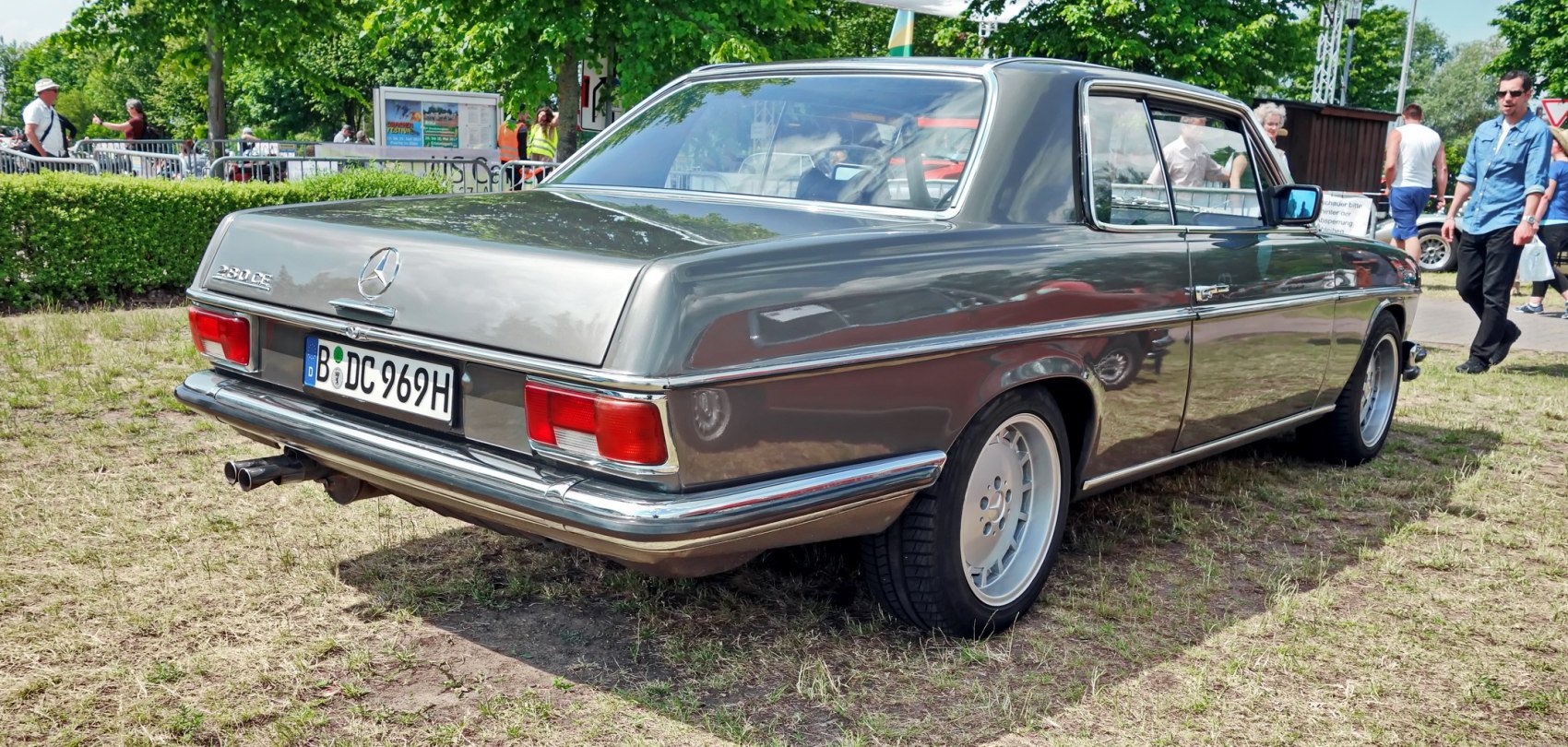 Mercedes-Benz /8 technische daten und verbrauch